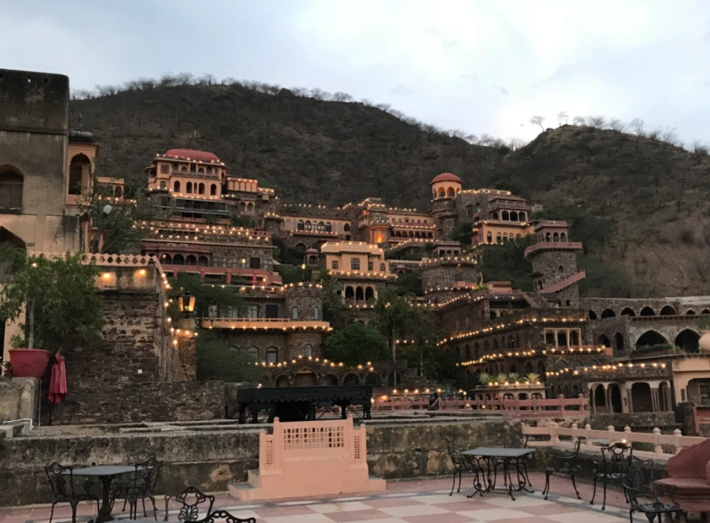 Why should you plan a visit to Neemrana Fort? - STAR BELIEFS